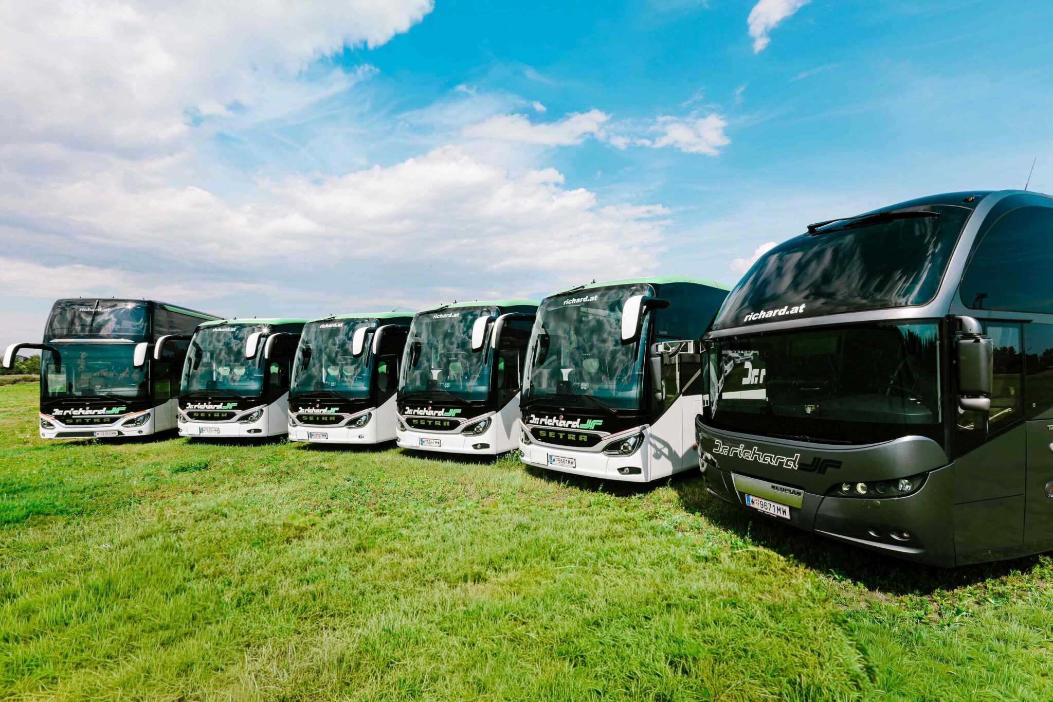 Reisebus mit Fahrer:in mieten Für jeden Anlass | Dr. Richard